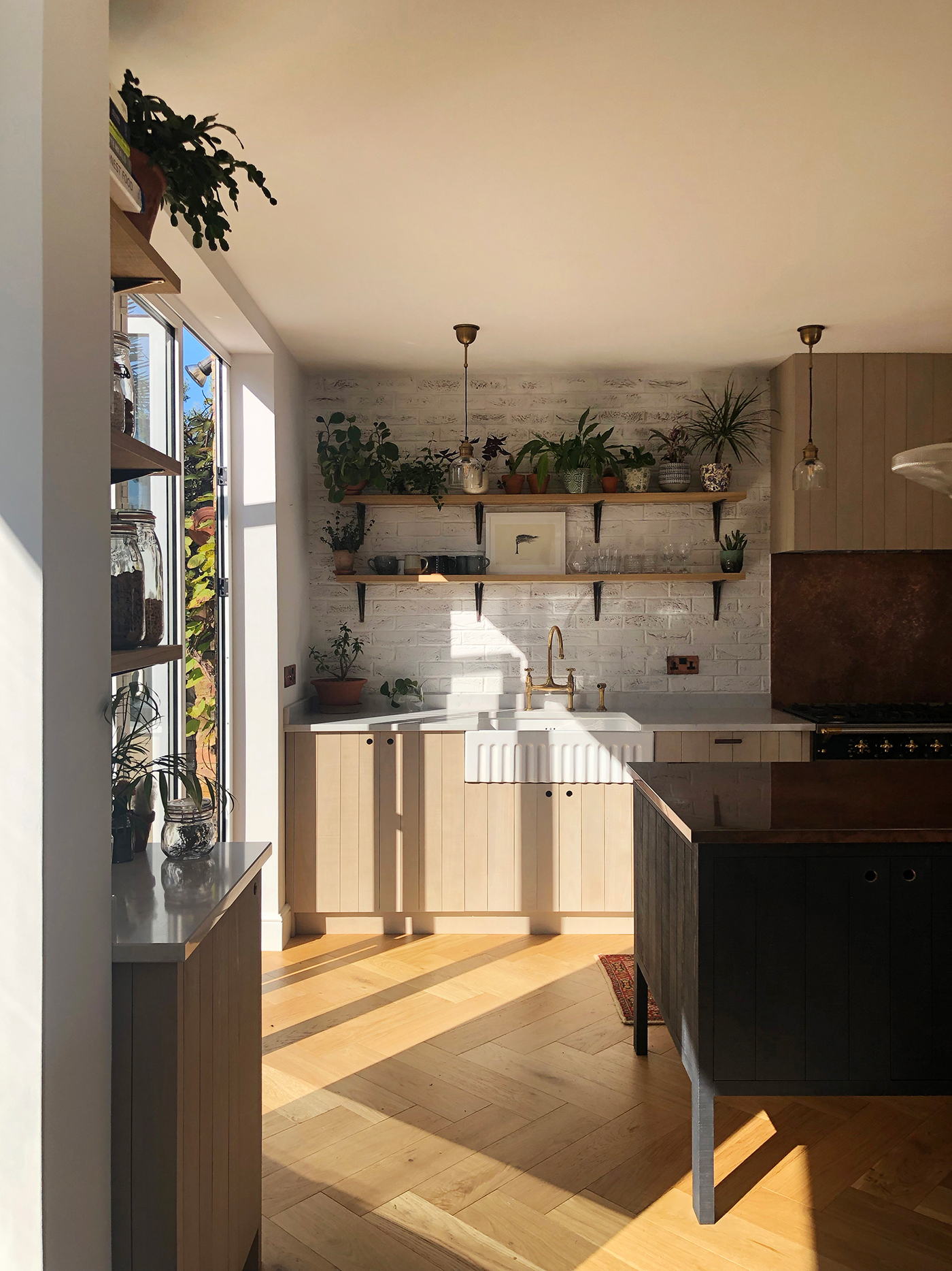 Sunshine and the coolest kitchen in Kew - The deVOL Journal - deVOL ...