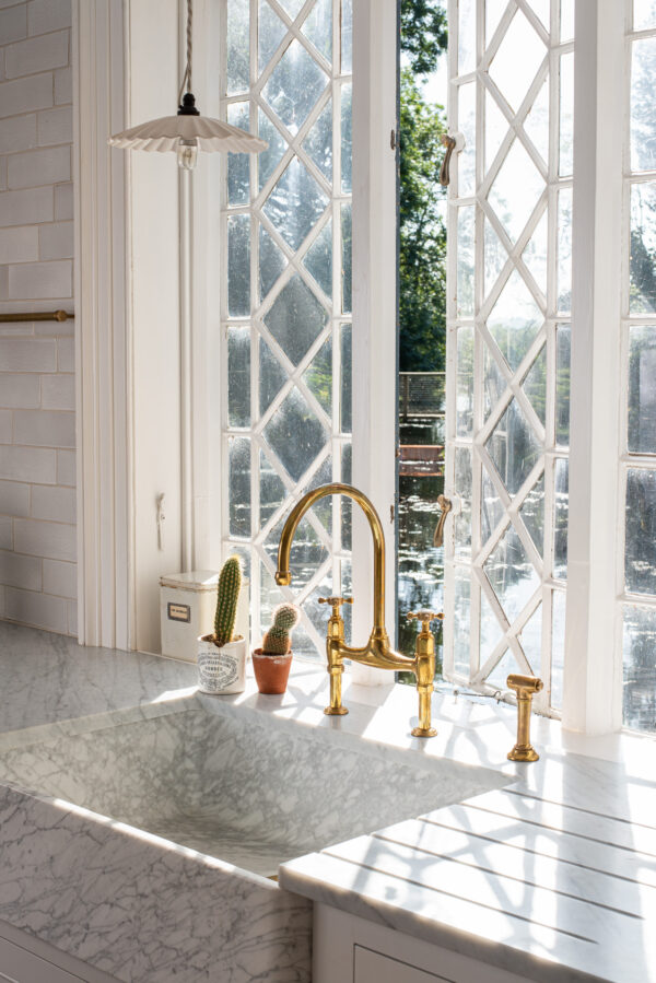 Casting deVOL Taps in the Foundry - The deVOL Journal - deVOL Kitchens