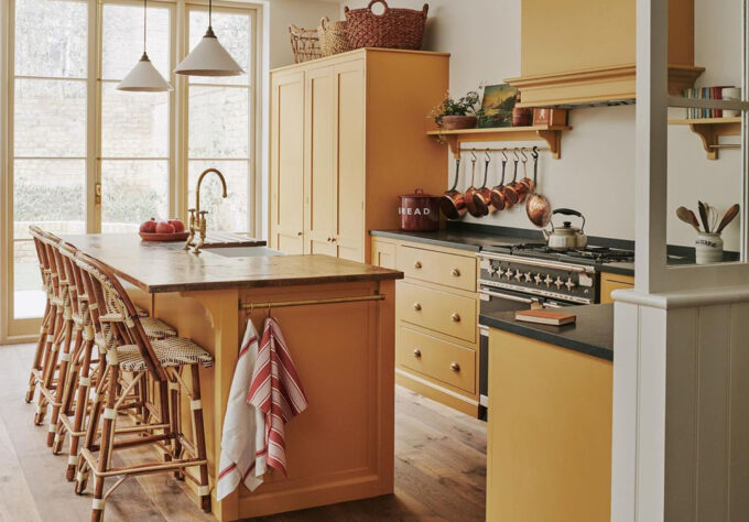 The Heirloom Task Light by deVOL - The deVOL Journal - deVOL Kitchens