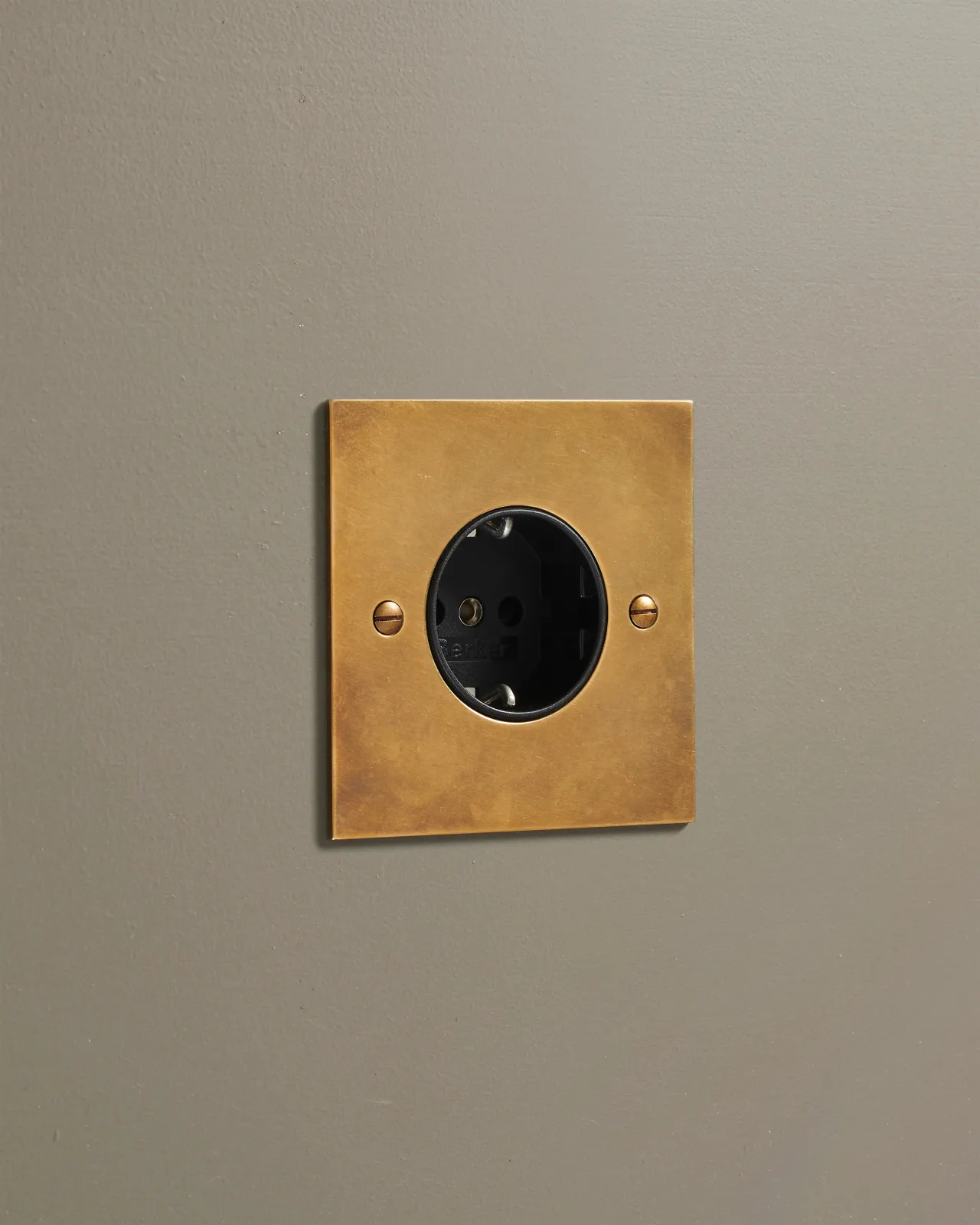 Classic Schuko (Type F) Plug Sockets | deVOL Kitchens