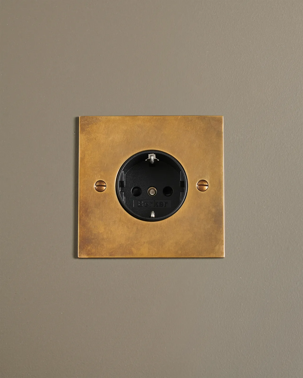 Classic Schuko (Type F) Plug Sockets | deVOL Kitchens